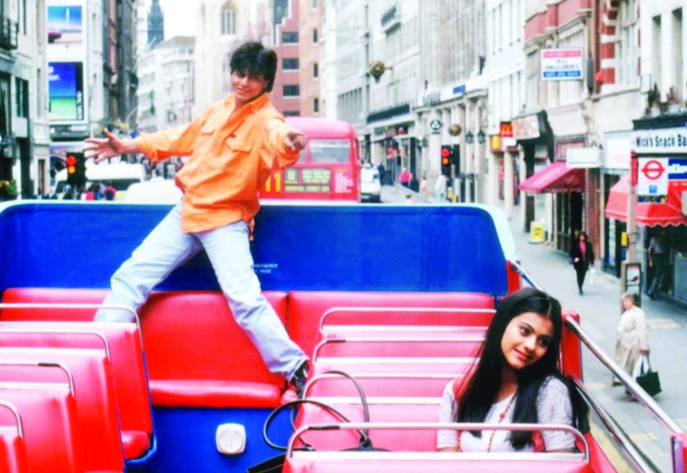 Raj and Simran to earn a bronze statue in London – World Pakistan - Geo ...